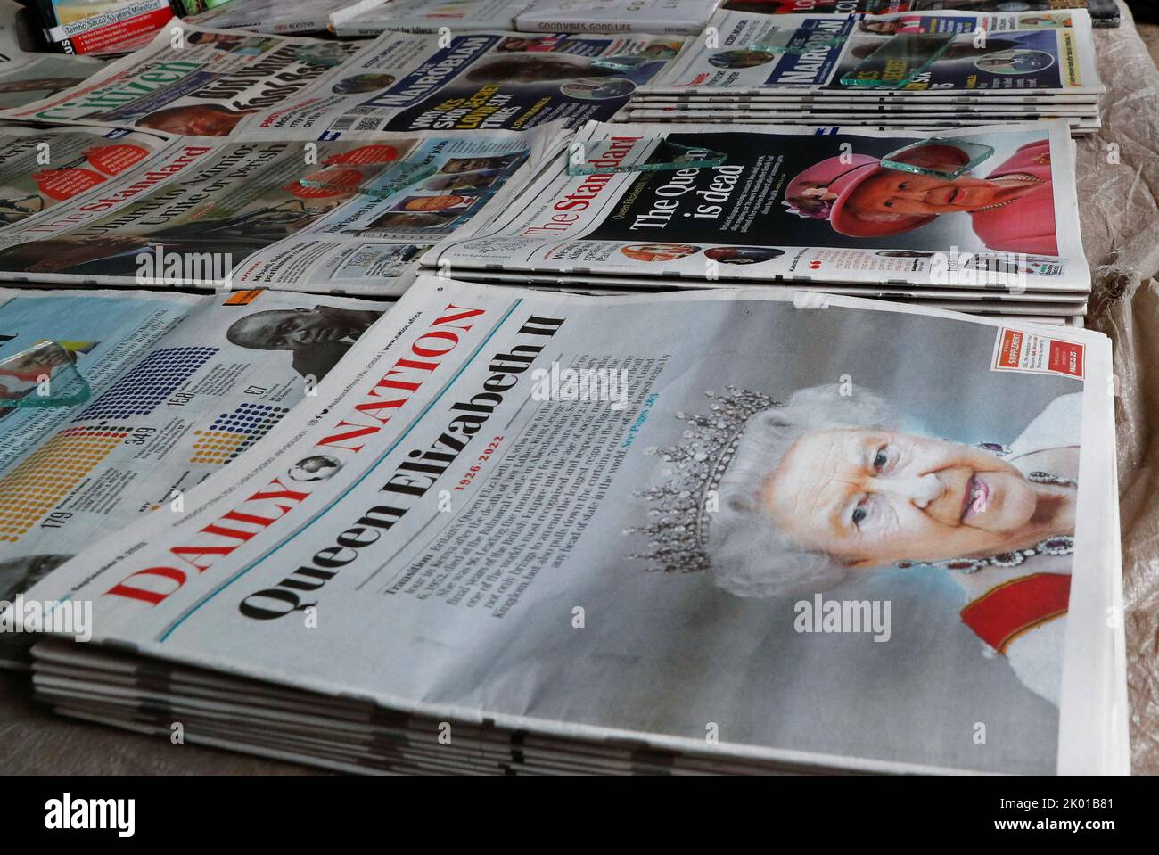 Queen front pages hi-res stock photography and images - Alamy