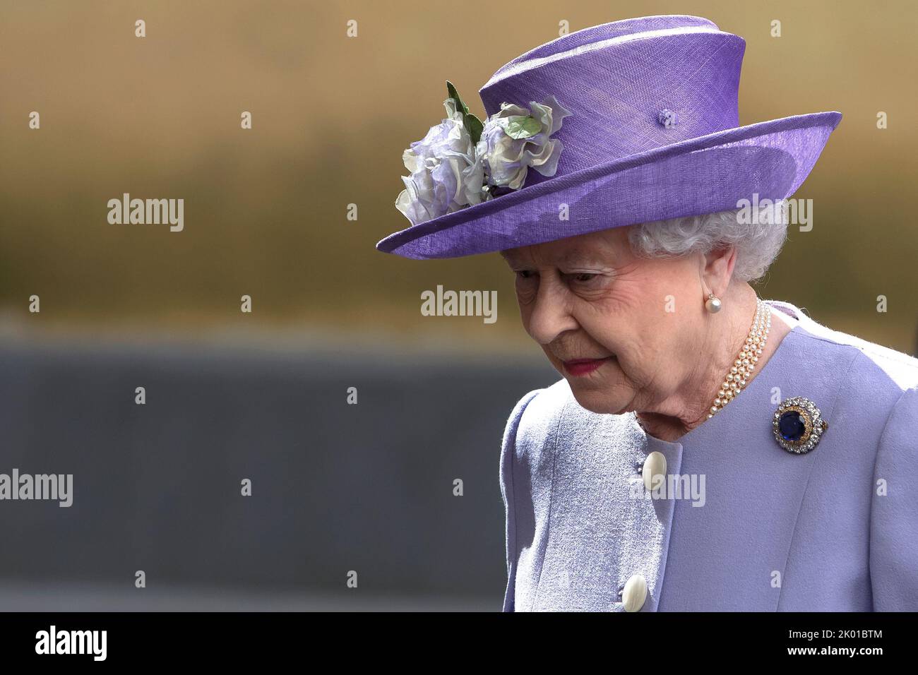 Queen elizabeth pope francis hi-res stock photography and images - Alamy