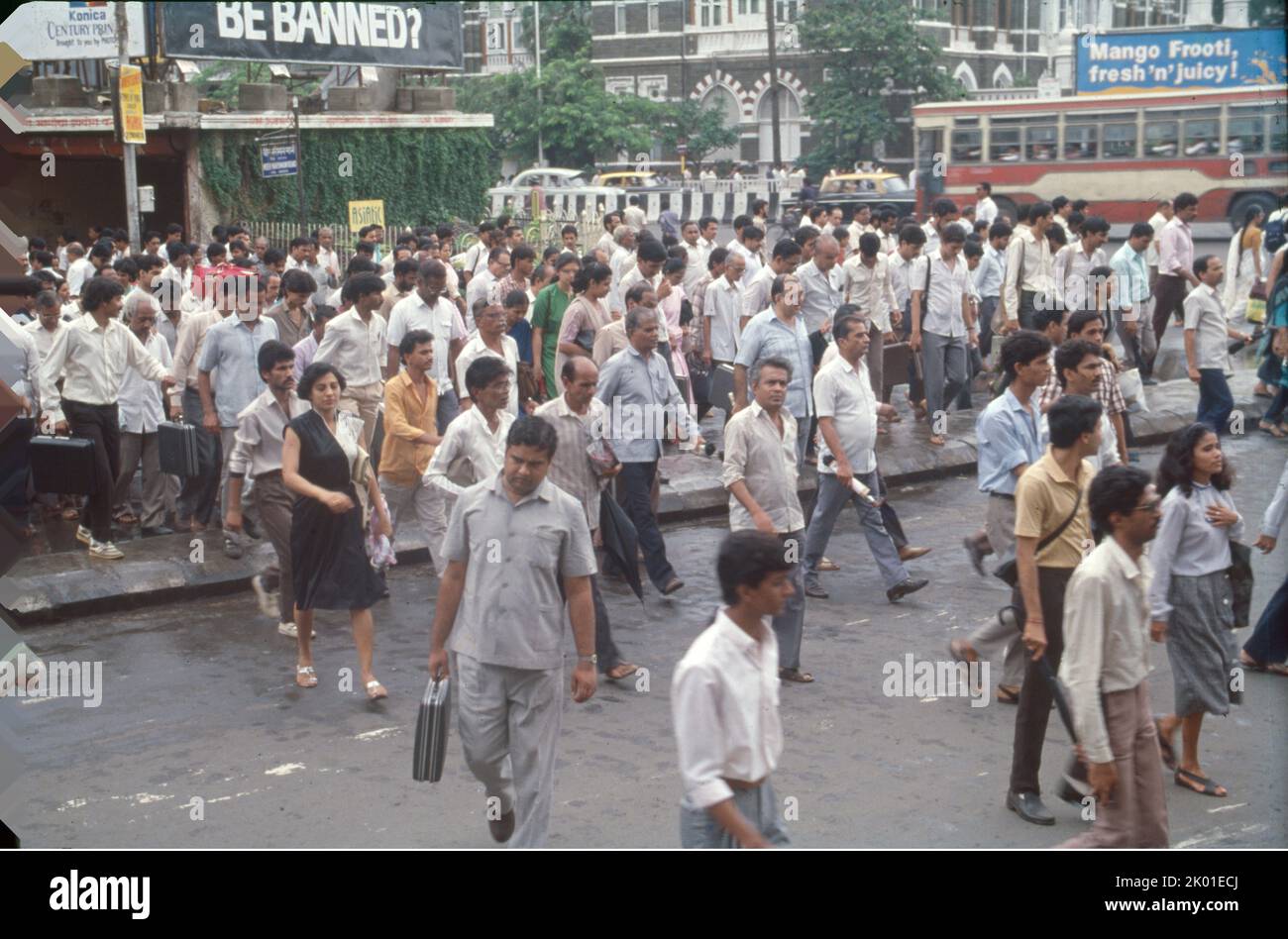 Crowd coming out of station hi-res stock photography and images - Alamy