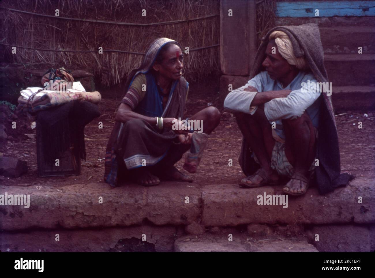 Indian rural women talking hi-res stock photography and images - Alamy