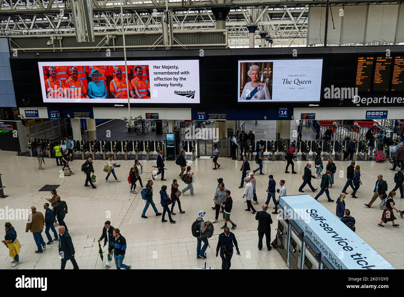 London, UK. 9th Sep, 2022. A message of affection by Nework Rail is ...