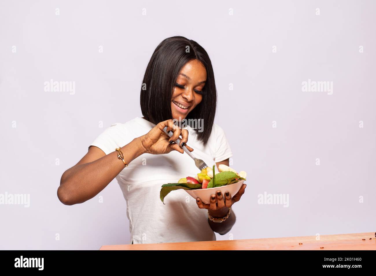 beautiful young african woman eating fruits Stock Photo - Alamy