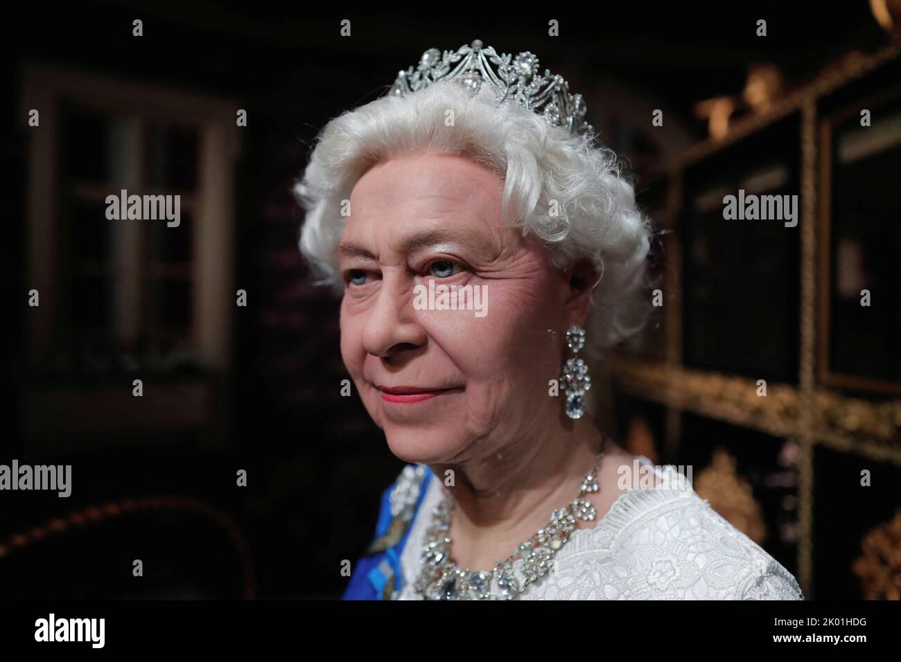 Wax model queen hi-res stock photography and images - Alamy