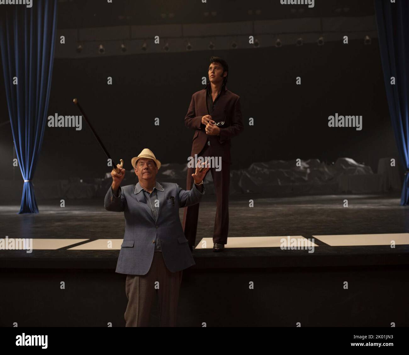 ELVIS (2022) TOM HANKS AUSTIN BUTLER BAZ LUHRMANN (DIR) WARNER BROS/MOVIESTORE COLLECTION Stock ...