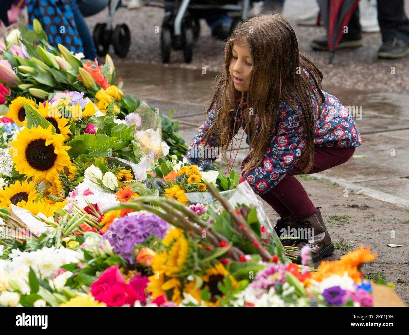 Windsor, UK. 09th Sep, 2022. September 9th, 2022. London, UK. Crowds of ...