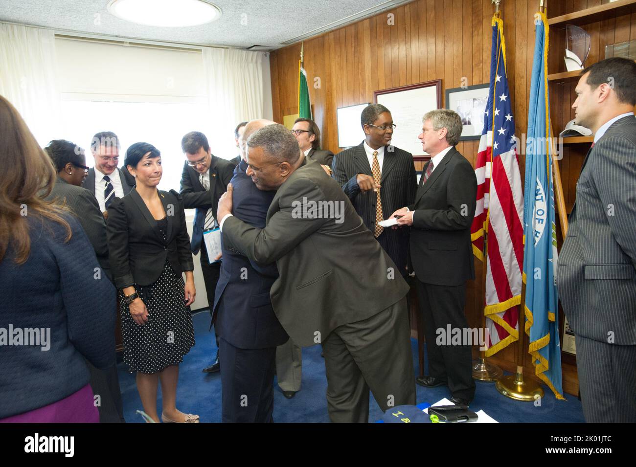 Signing housing urban development hi-res stock photography and images ...