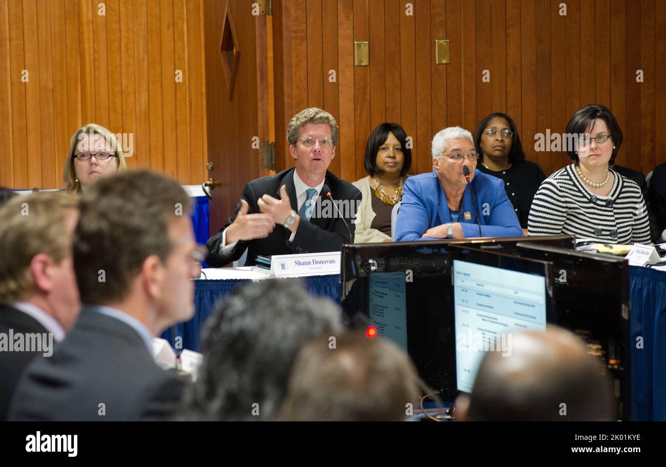 Secretary Shaun Donovan joining the Chief Operating Officer, Estelle ...