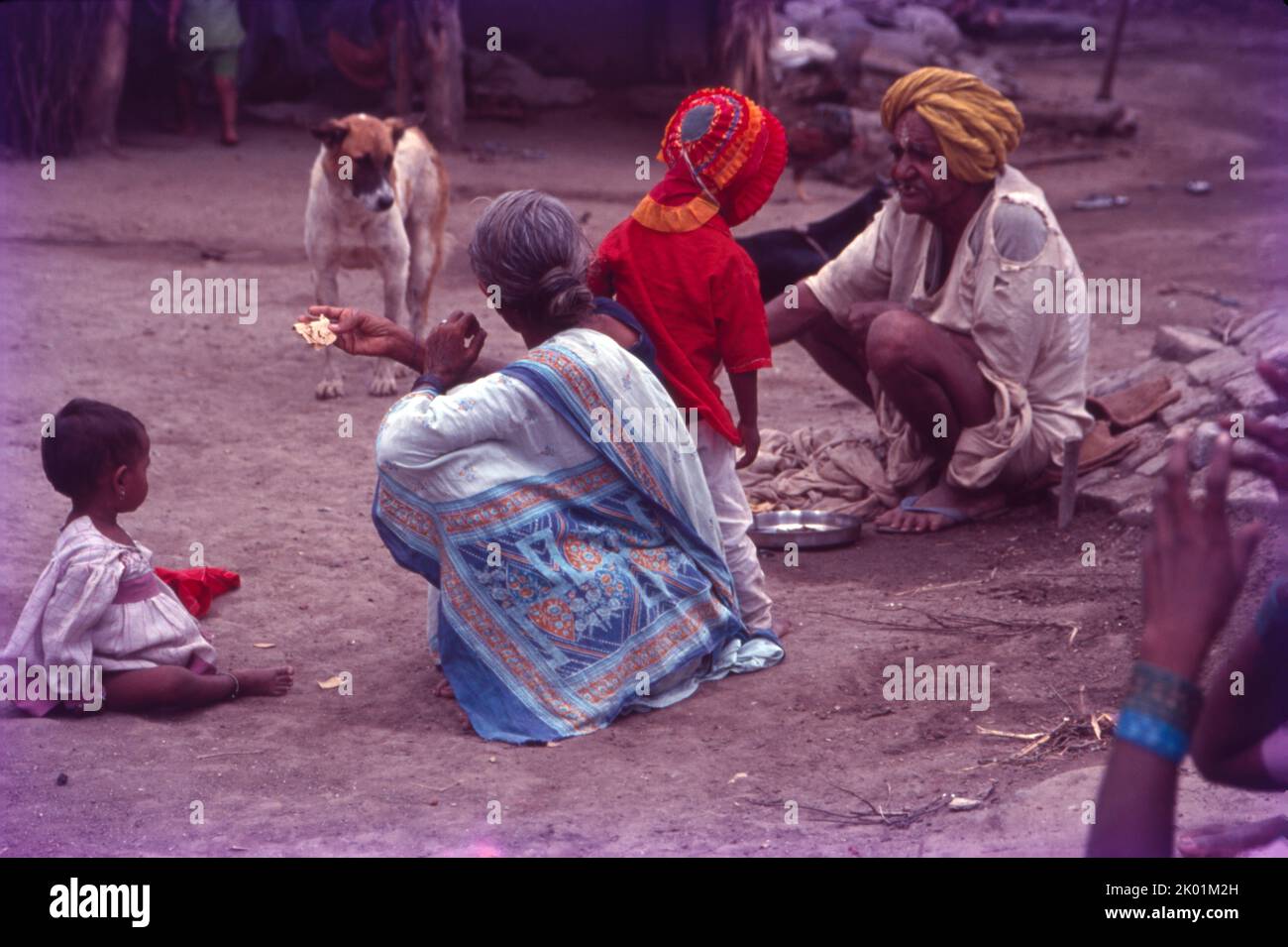 Villagers sharing meal hi-res stock photography and images - Alamy