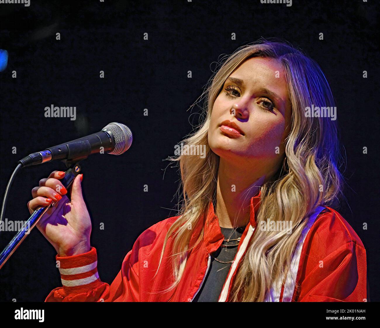 American idol stage hi-res stock photography and images - Alamy