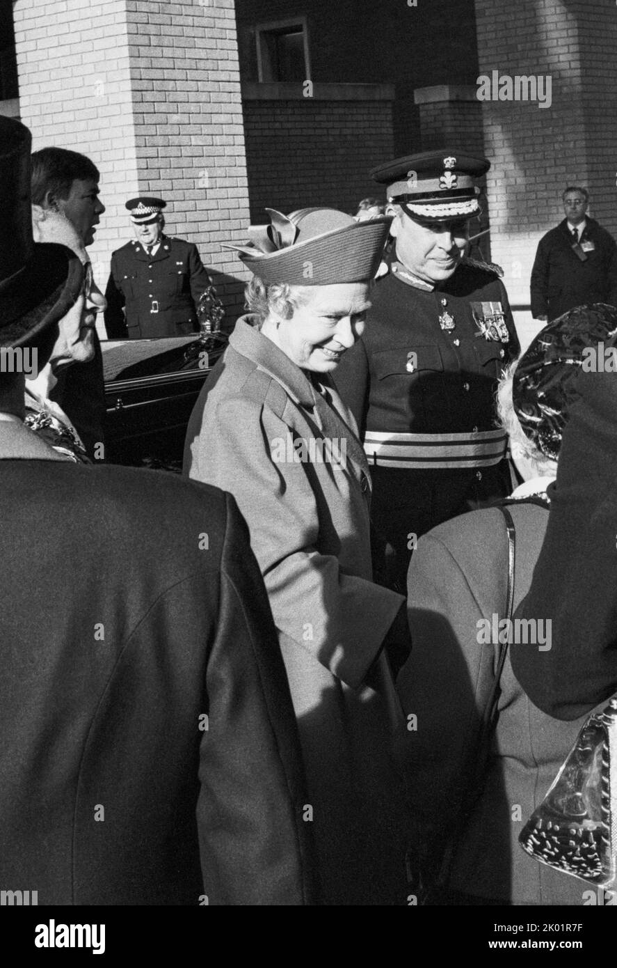 Queen Elizabeth II opens the new Engineering building (named The Queen ...