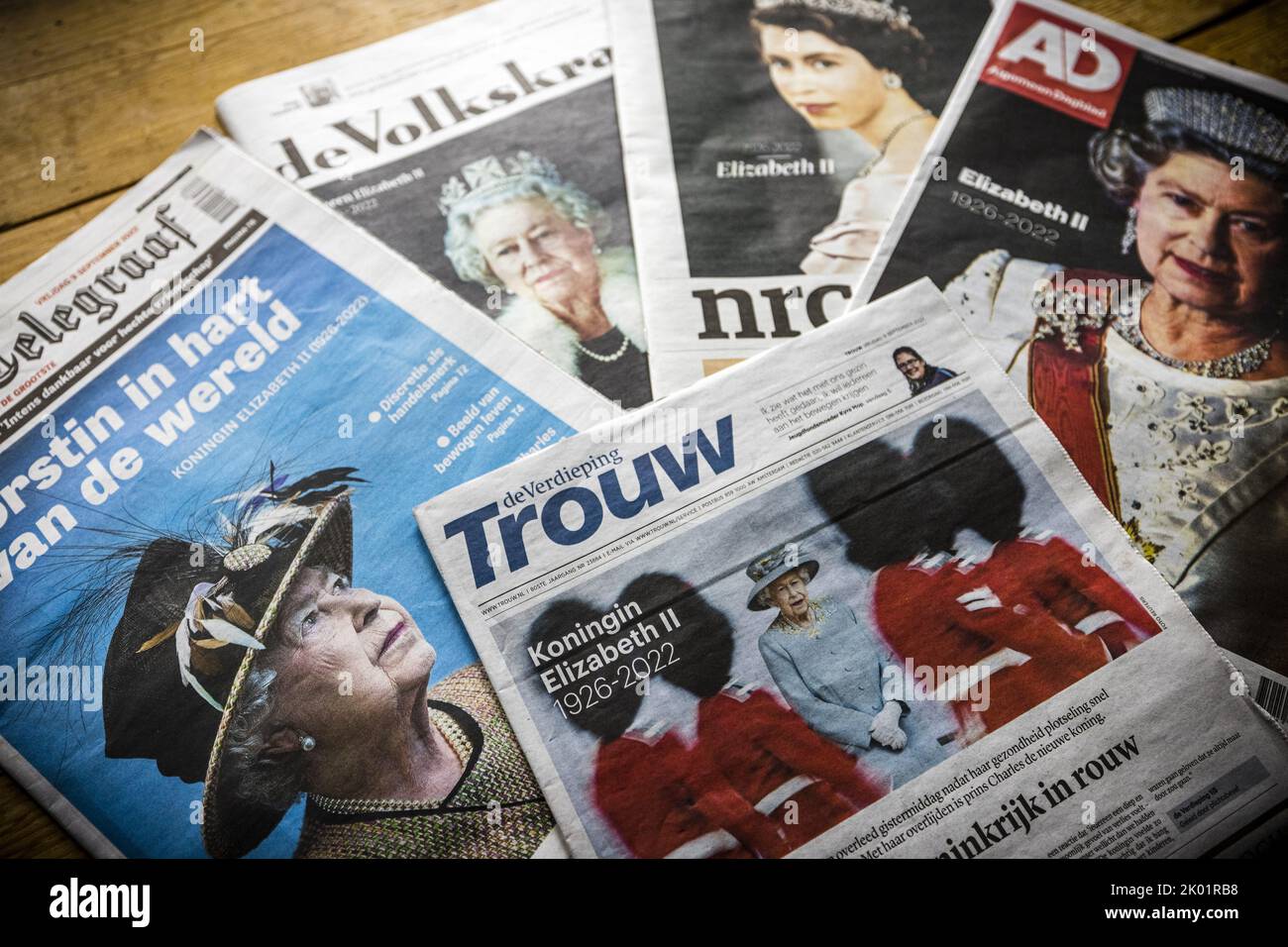 2022-09-09 10:15:23 ILLUSTRATIVE - A newspaper mirror of Dutch ...