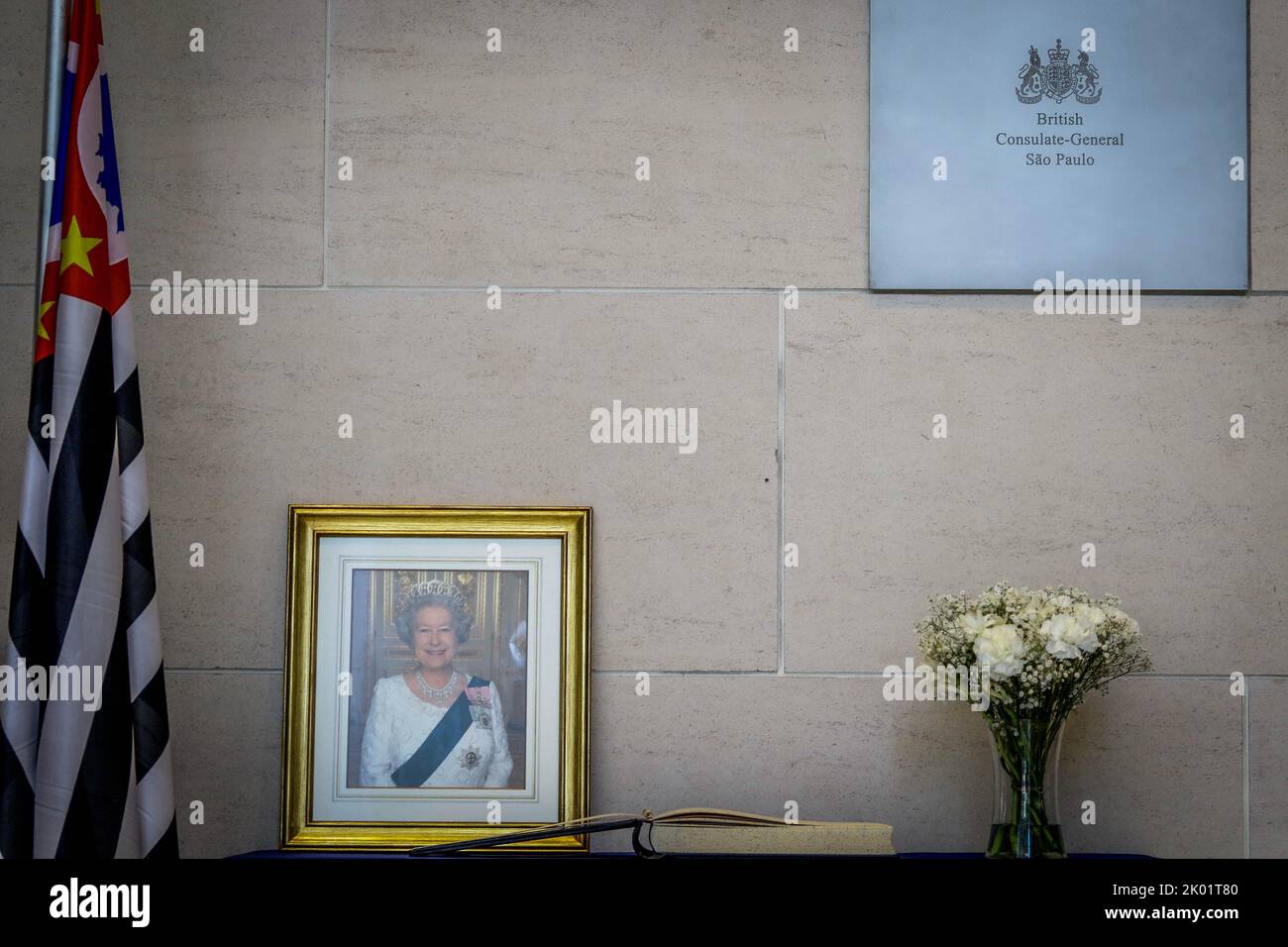 Queen death condolence book hi-res stock photography and images - Alamy