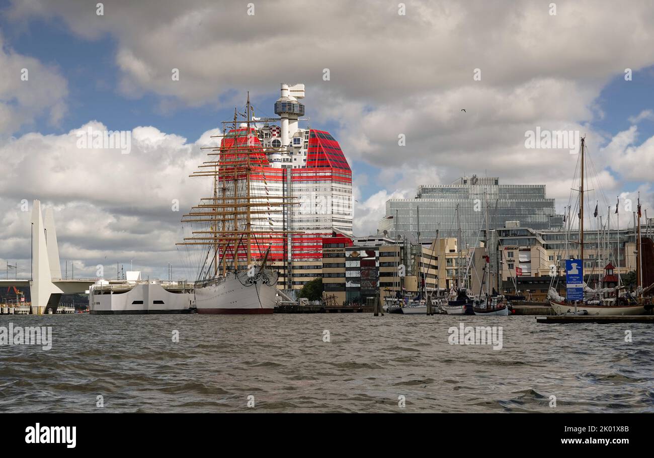 06 August 2022, Sweden, Göteborg: Skanskaskrapan (Skanska Skyscraper ...