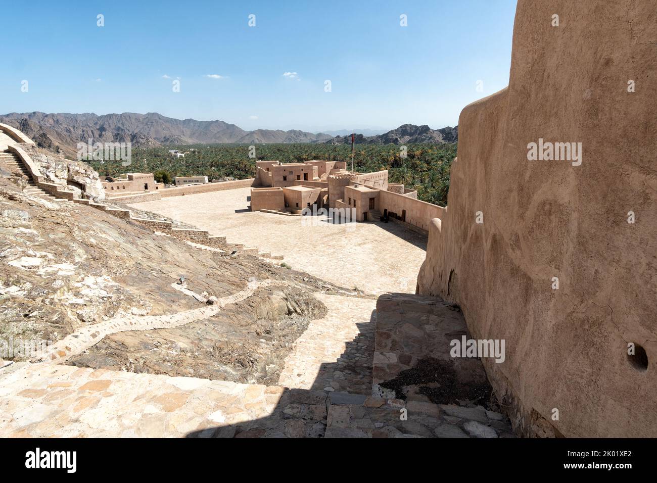 Beautiful views of the ancient Samail fort and the surrounding hills ...