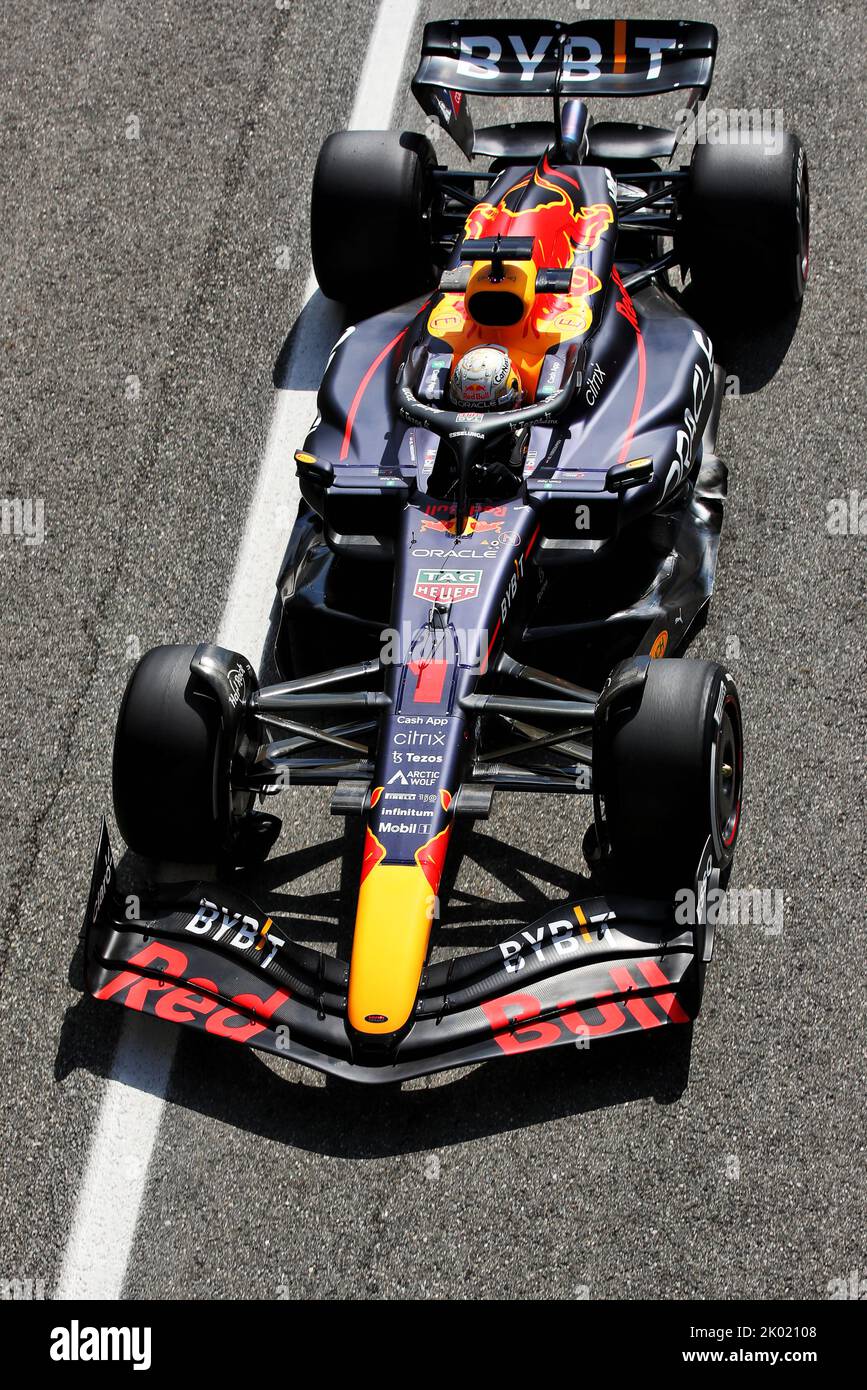Max Verstappen (NLD) Red Bull Racing RB18. Italian Grand Prix, Friday ...