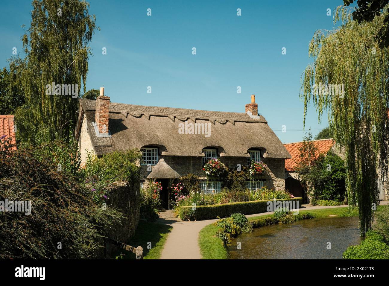 Thornton-le-Dale, North Yorkshire, UK. Pretty Thatched Cottage Stock ...