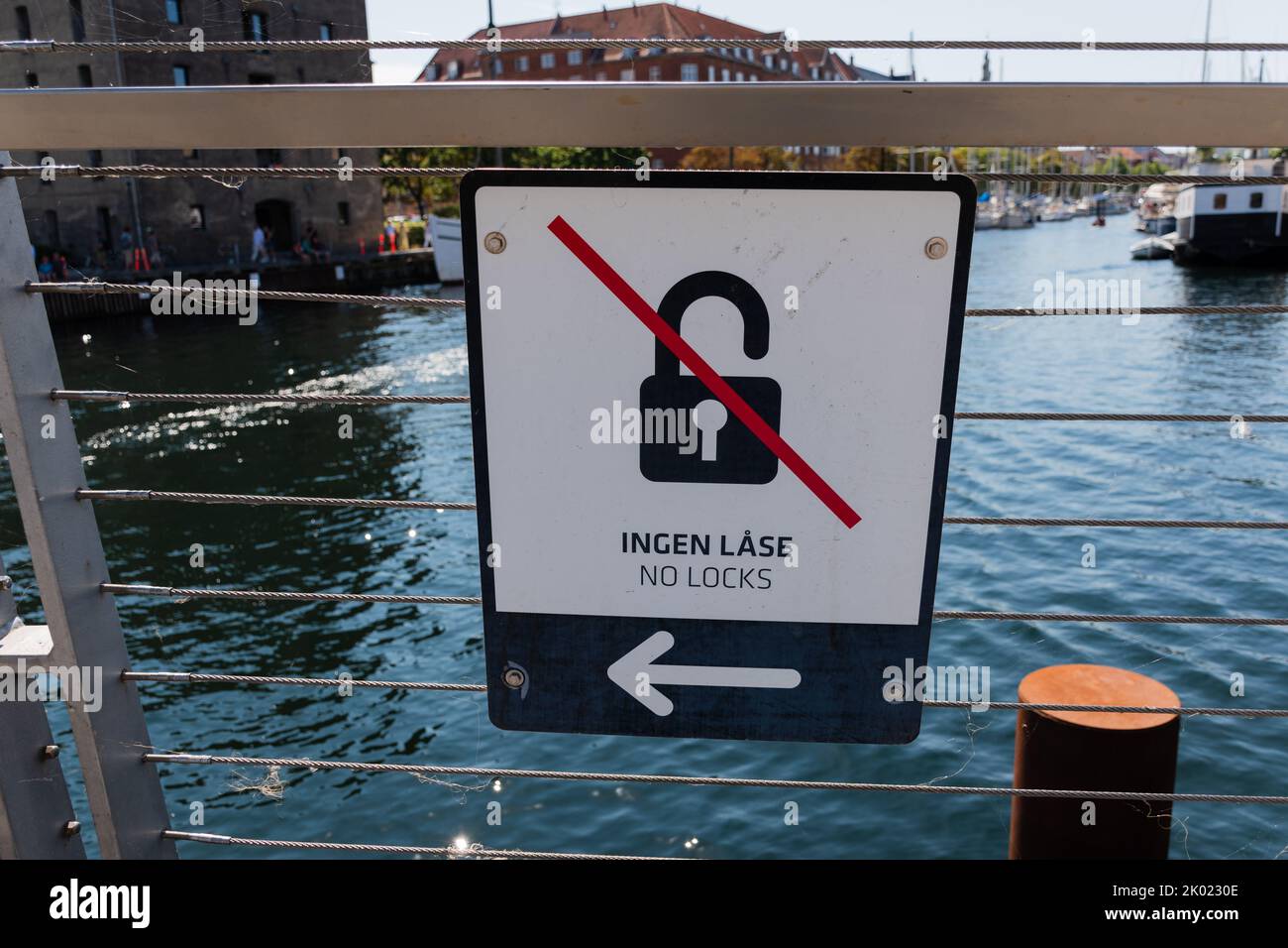 Butterfly locks hi-res stock photography and images - Alamy