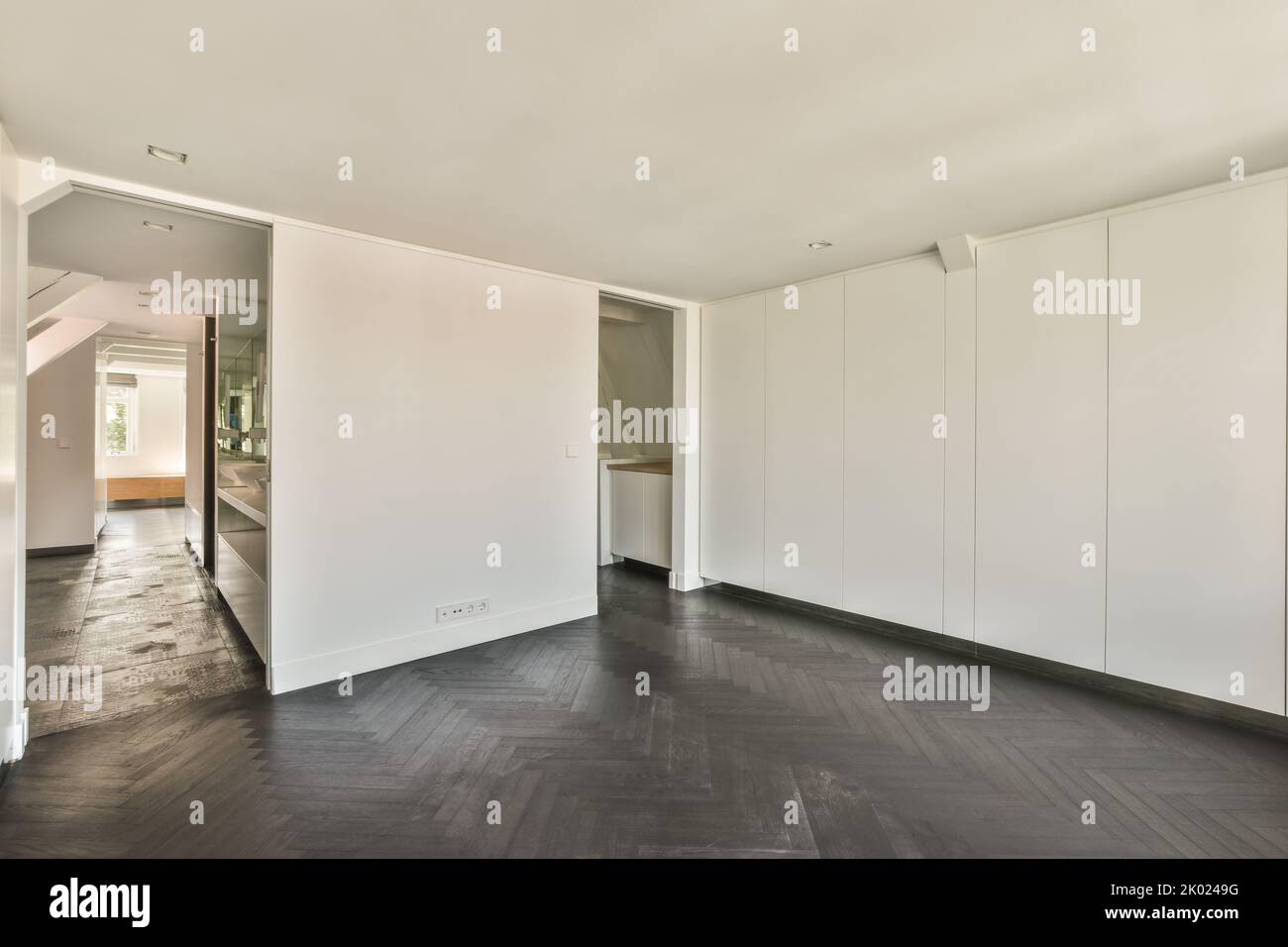 A cozy and spacious empty room in a luxury house Stock Photo - Alamy