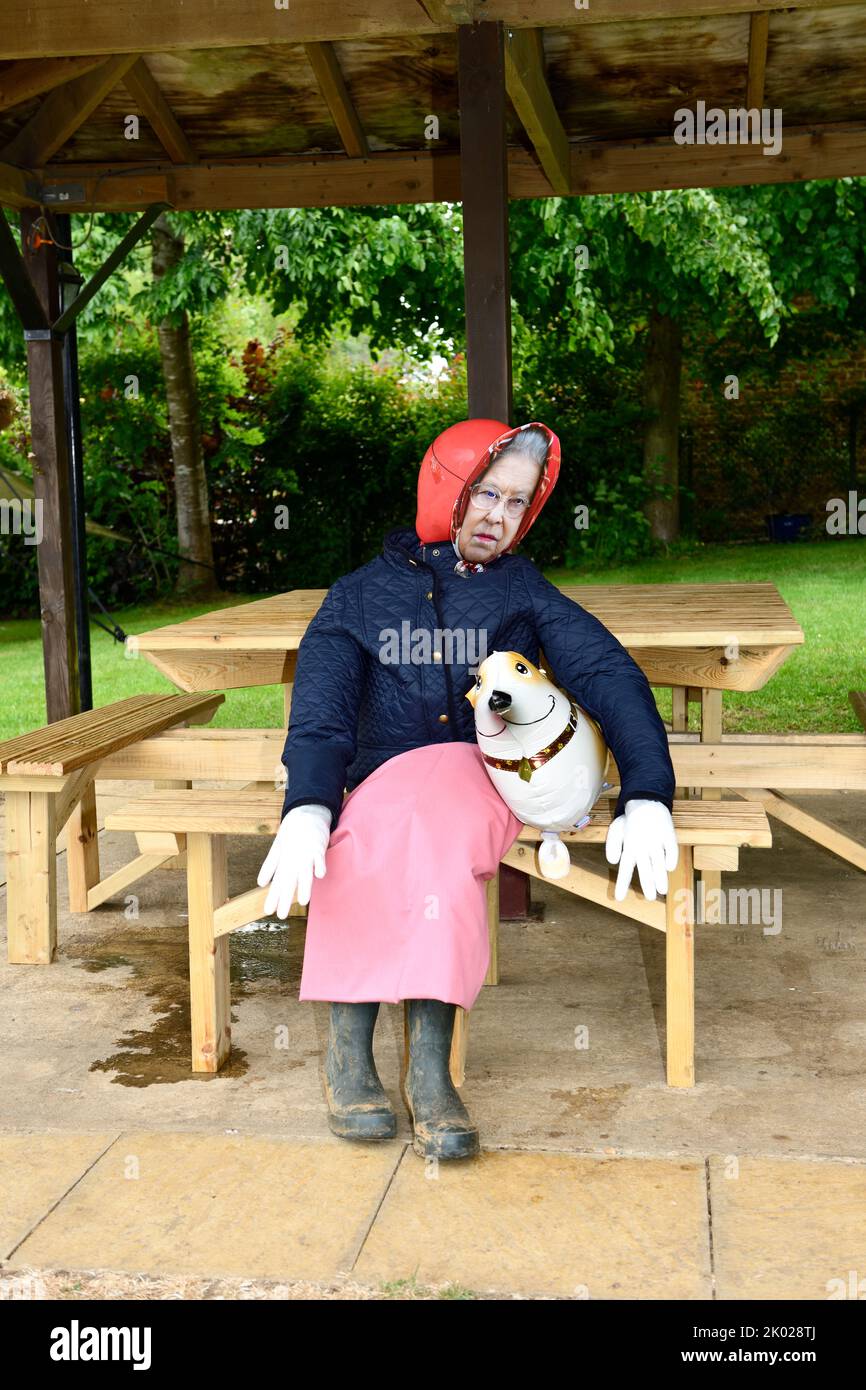 Queen's Platinum Jubilee Celebrations with Royal themed Scarecrows in ...
