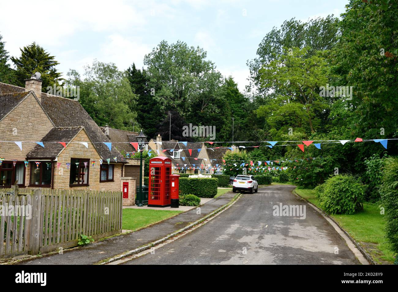 Queen's Platinum Jubilee Celebrations with Royal themed Scarecrows in ...