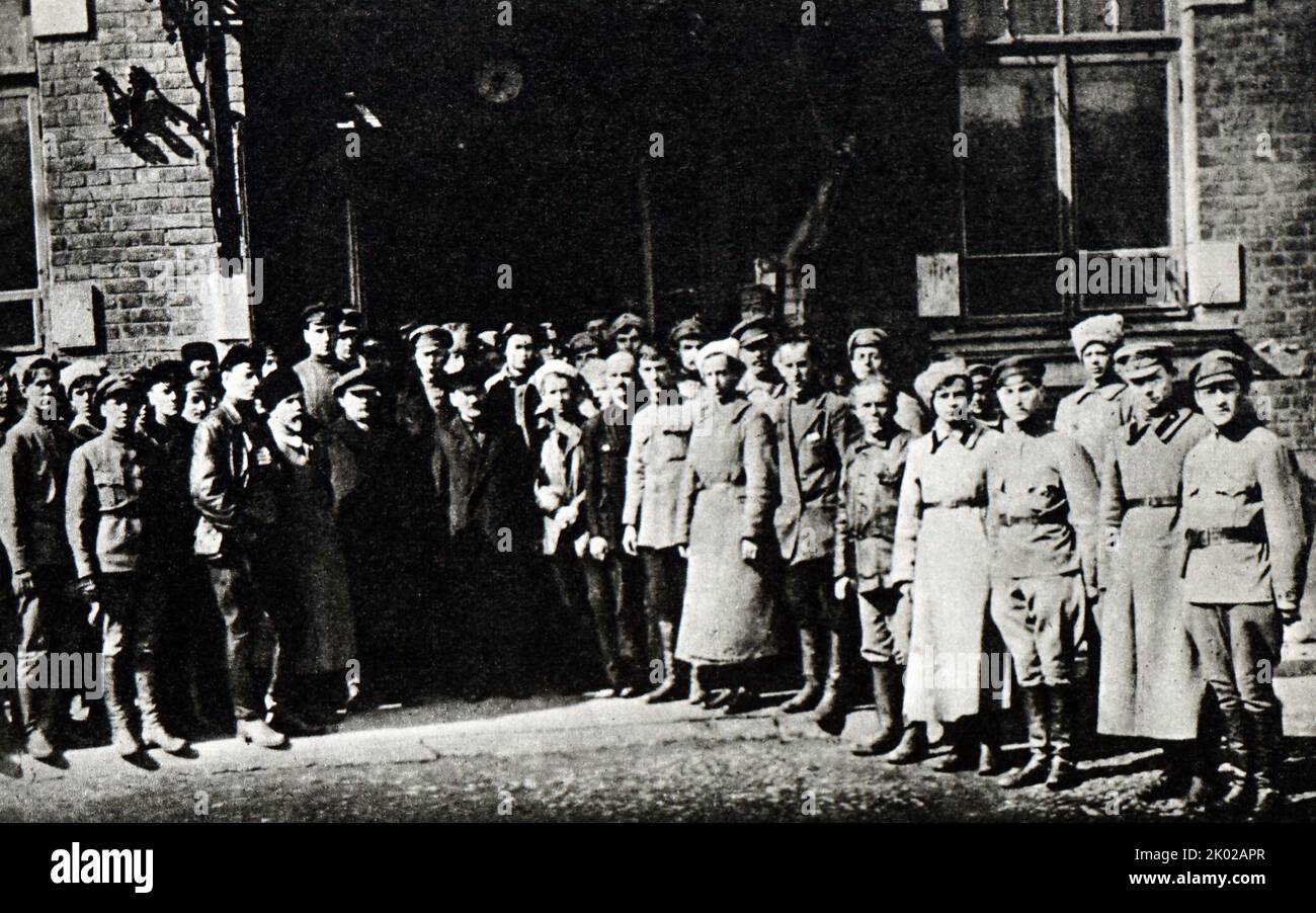 Vladimir Lenin with Kalinin, among the cadets of the first Moscow ...