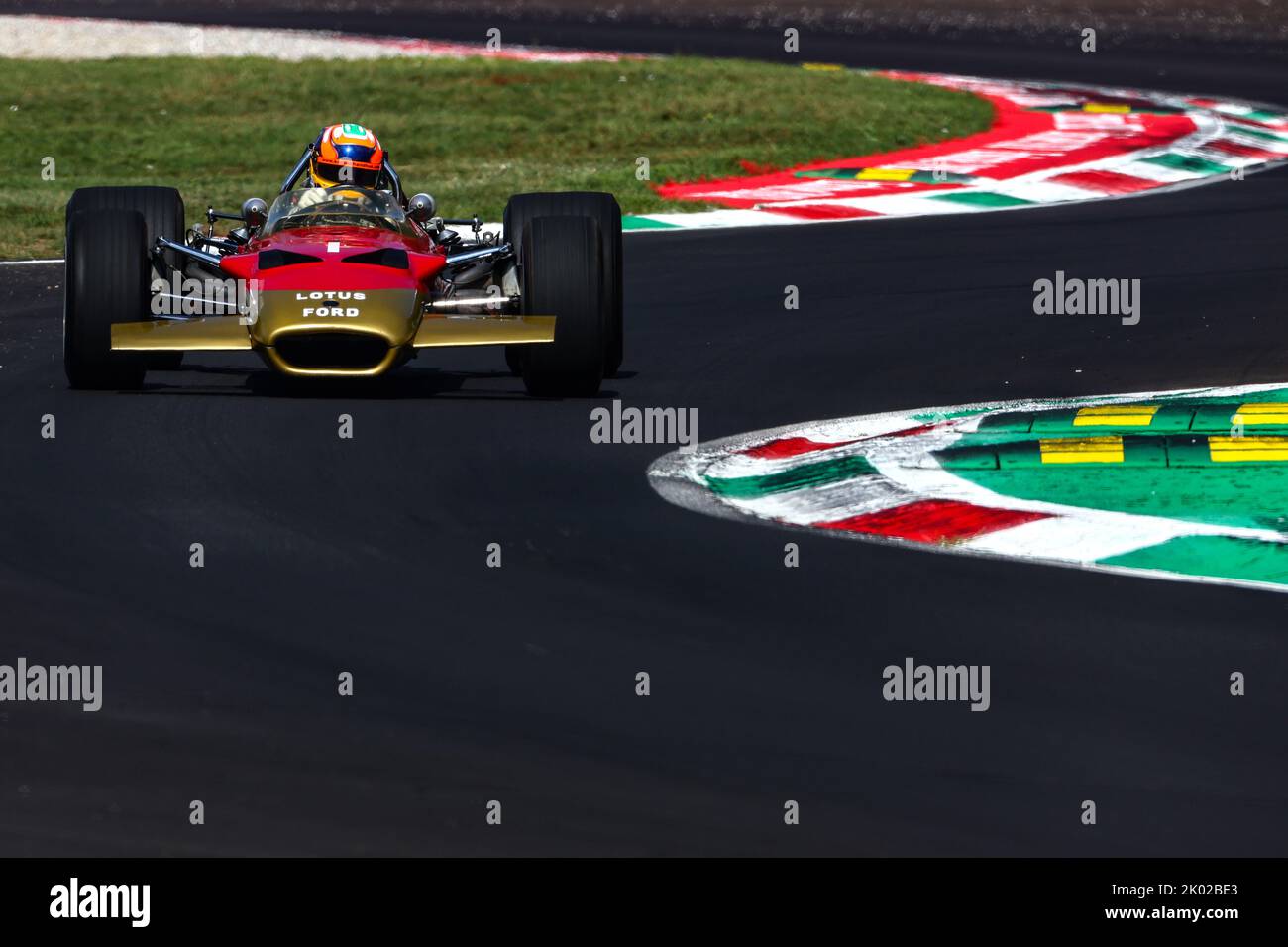 Karun Chandhok (IND) Sky Sports F1 Presenter drives the Lotus 49. 09.09 ...