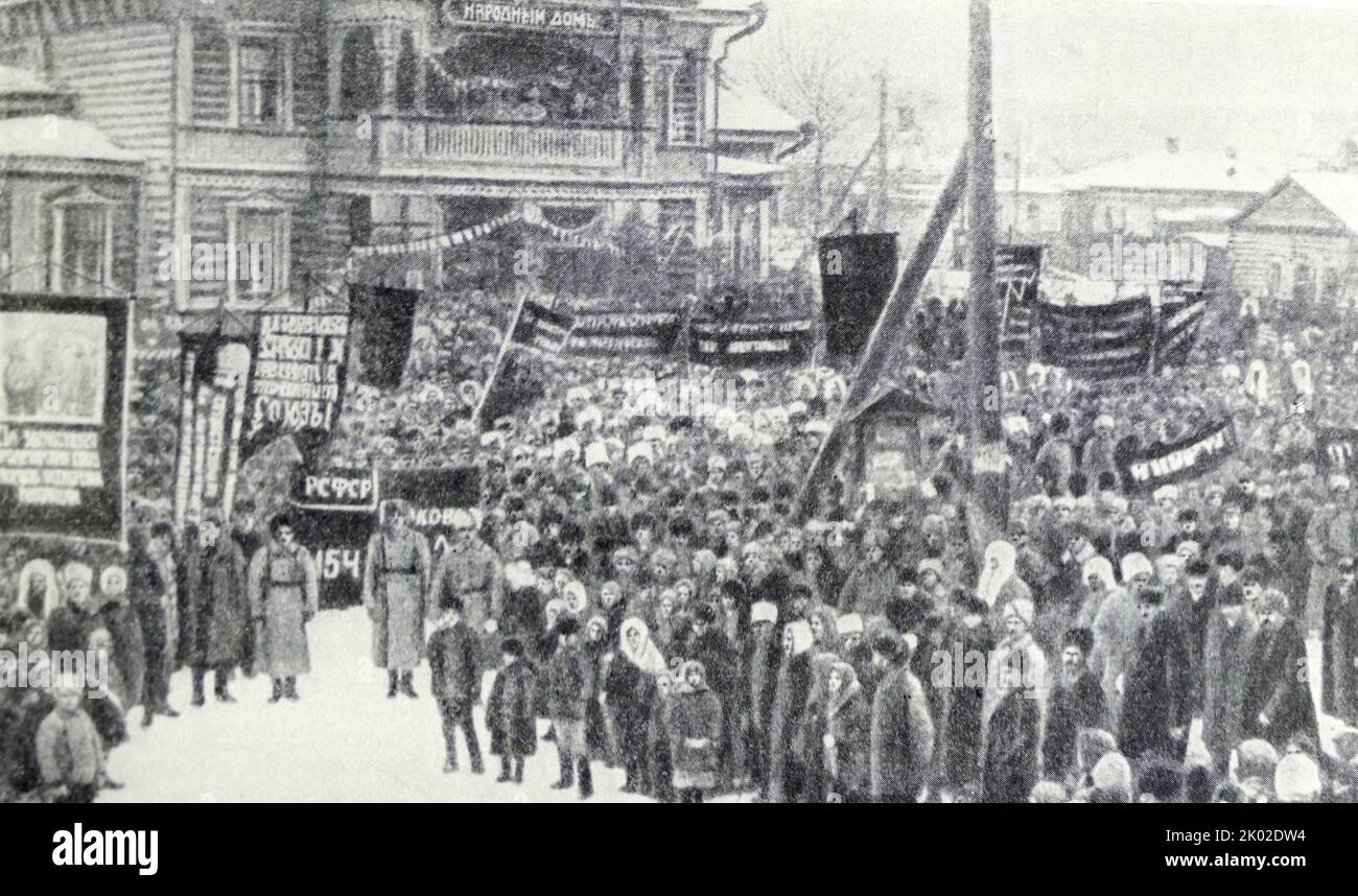 Parts of the 51st Infantry Division and the population of Tobolsk at a ...