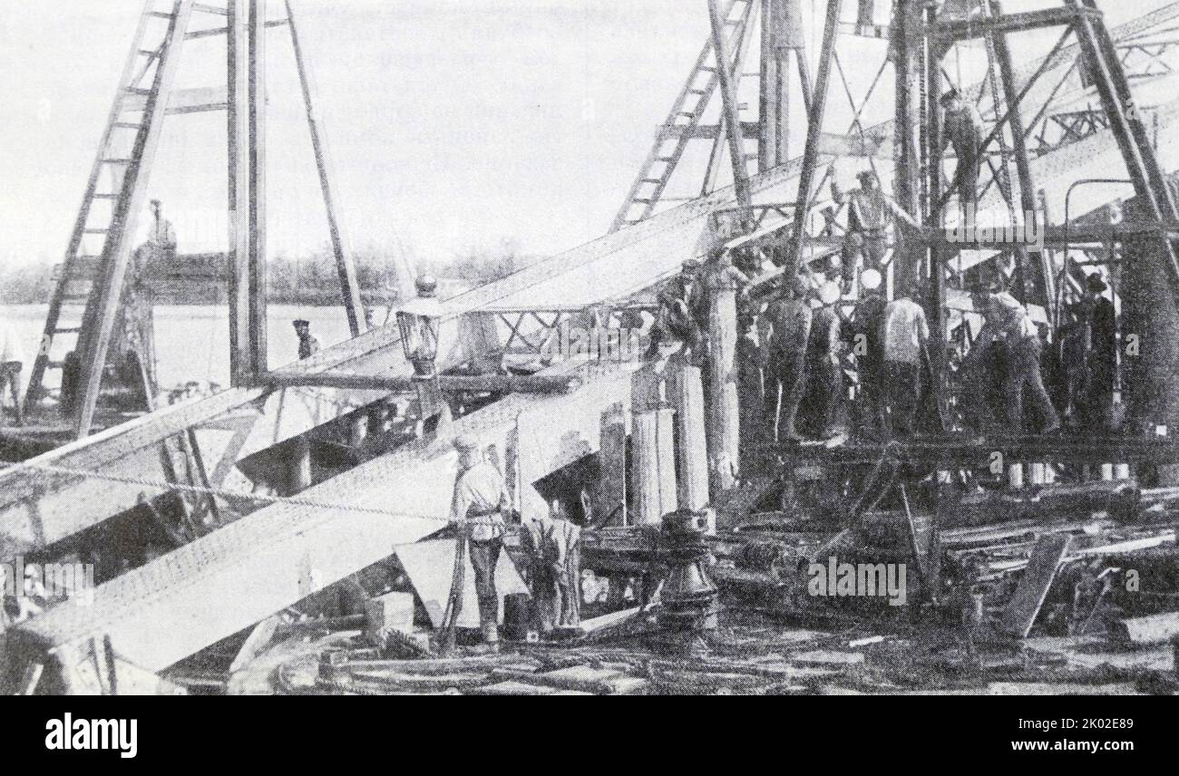 Restoration of the railway bridge over the Belaya River, blown up ...