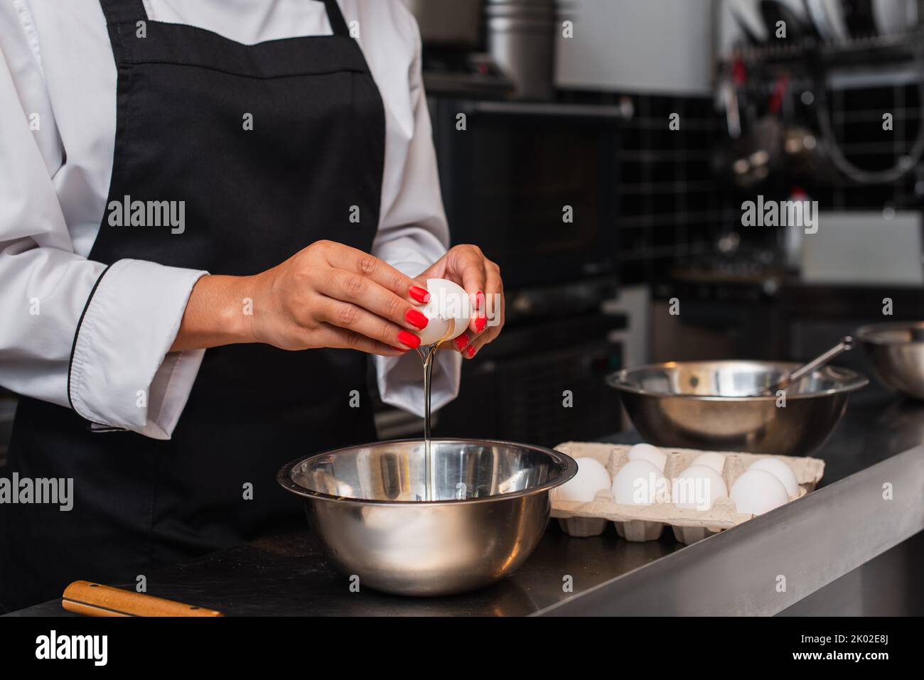 Black woman breaking egg in kitchen hi-res stock photography and images - Alamy