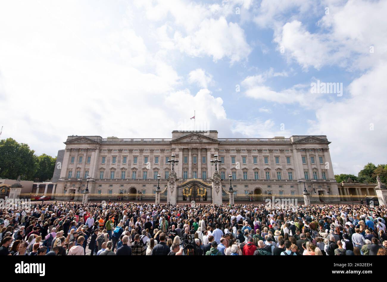 King charles buckingham palace hi-res stock photography and images - Alamy