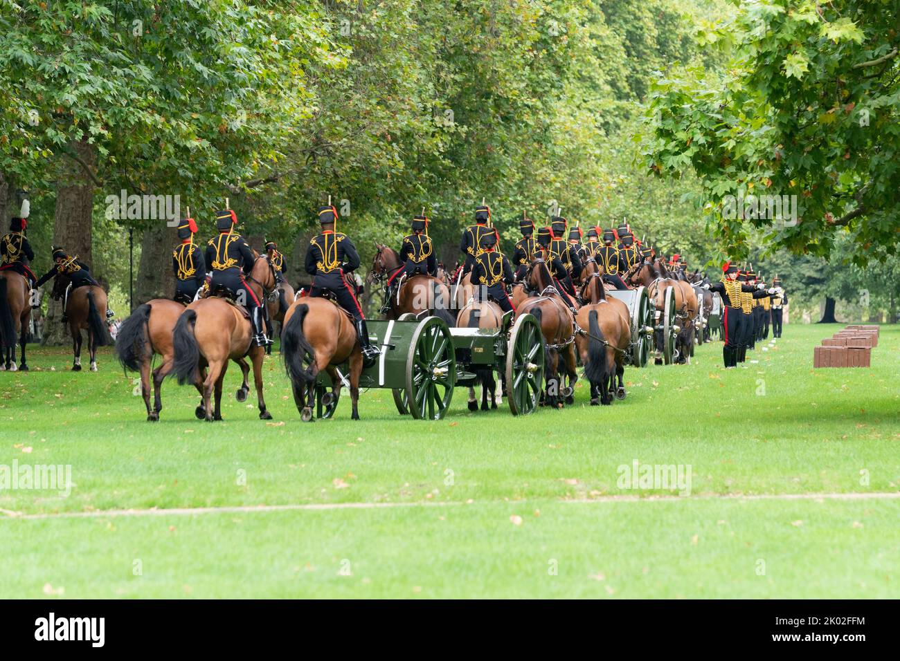 The Kings Troop Royal Horse Artillery enter Hyde Park for the 96 gun ...