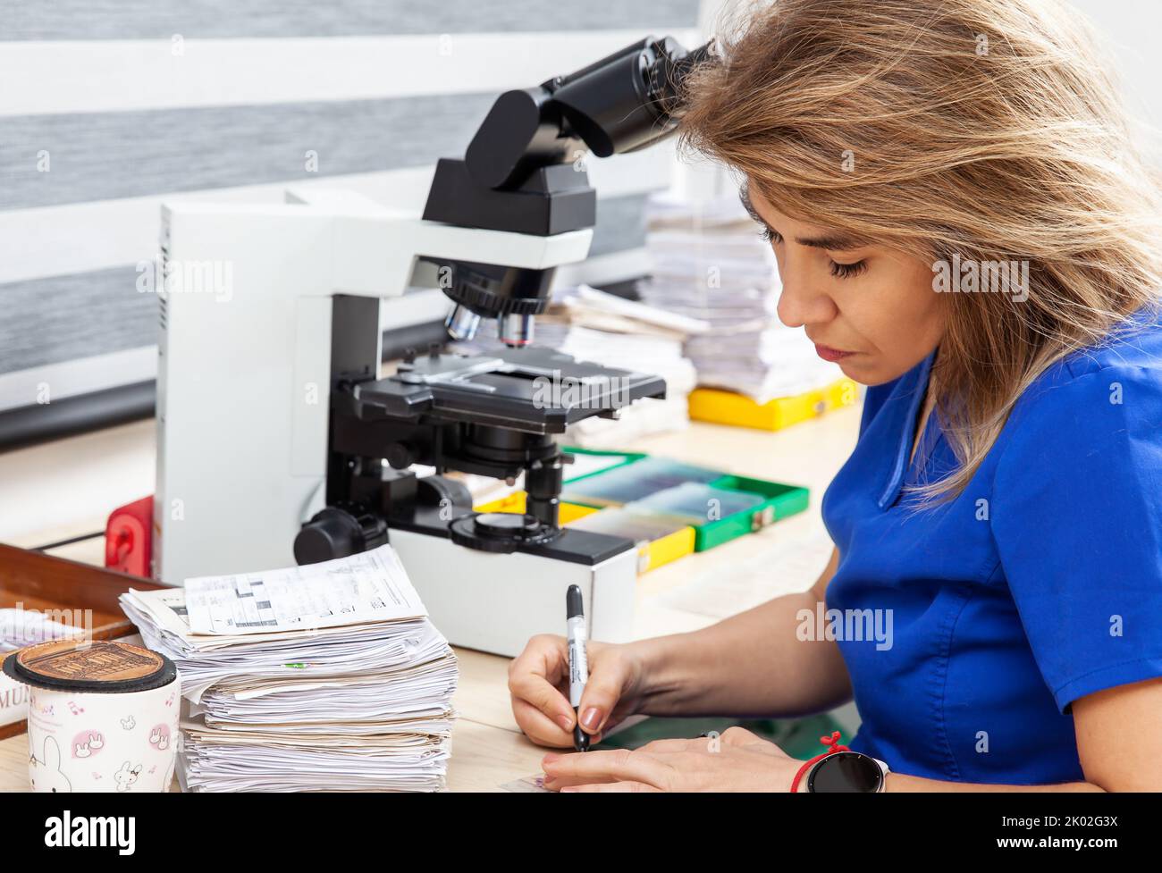 Pathologist microscope hi-res stock photography and images - Alamy