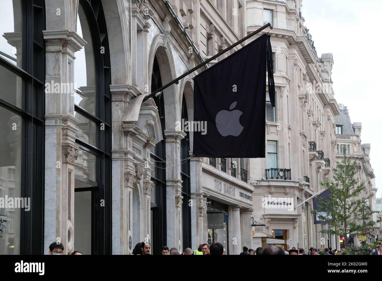 Throne apple hi-res stock photography and images - Alamy