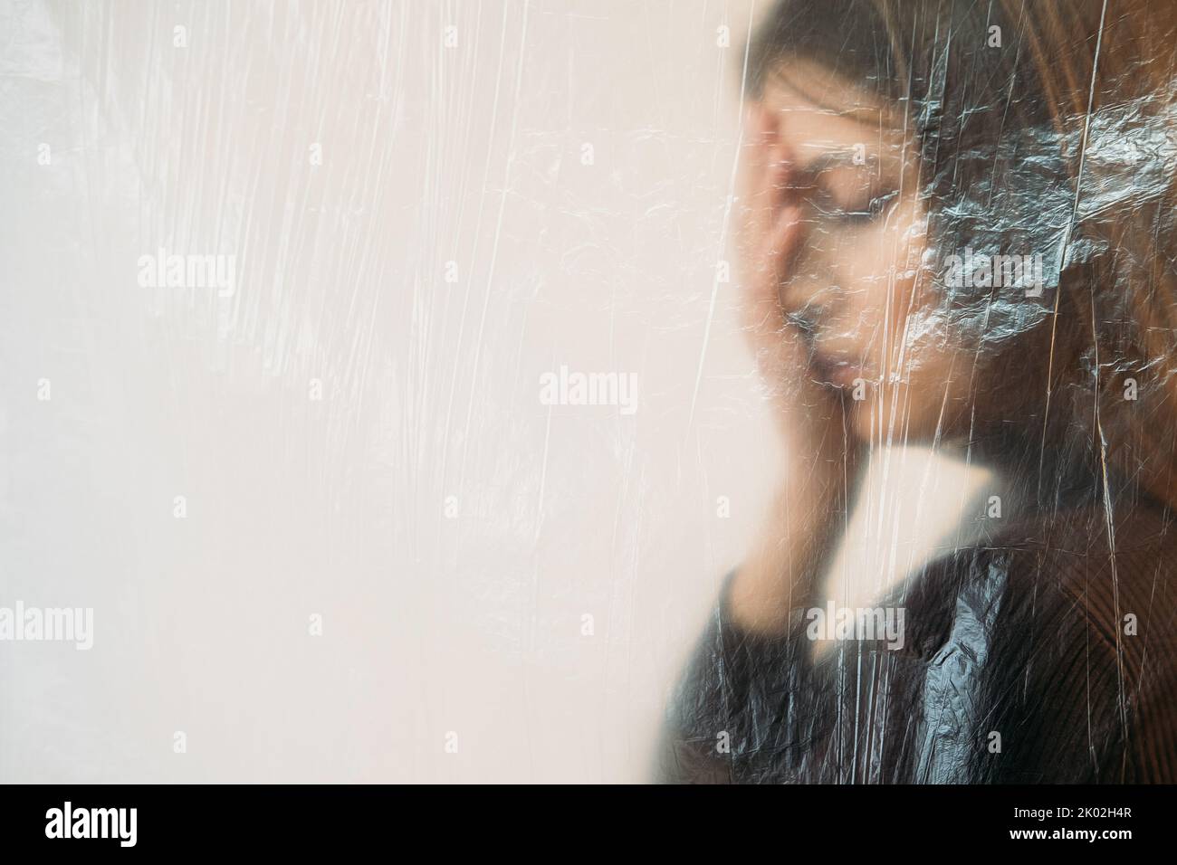 depressed woman defocused profile portrait Stock Photo - Alamy