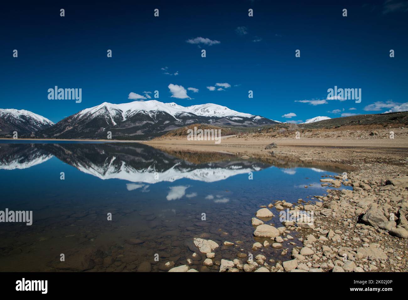 Twin lakes alpine lake hi-res stock photography and images - Alamy