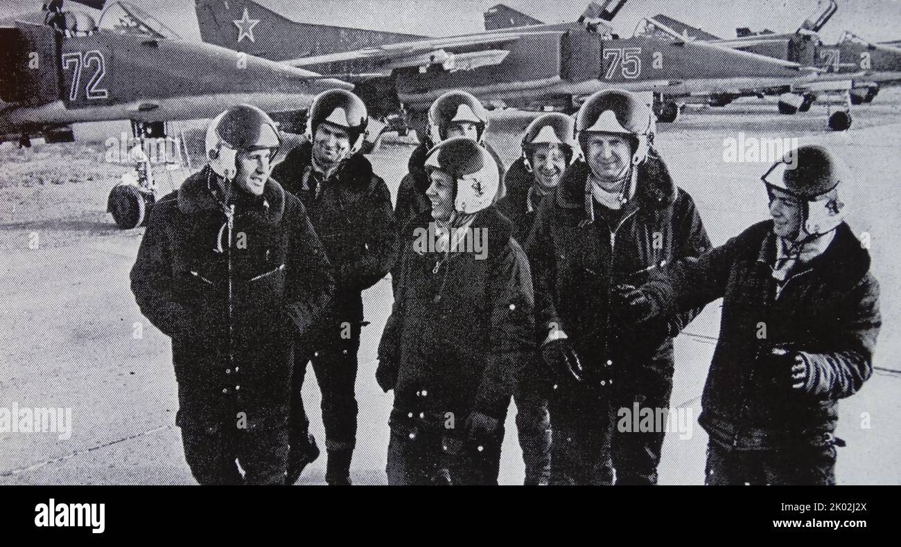 Russian fighter pilots after a mission. USSR 1980 Stock Photo - Alamy