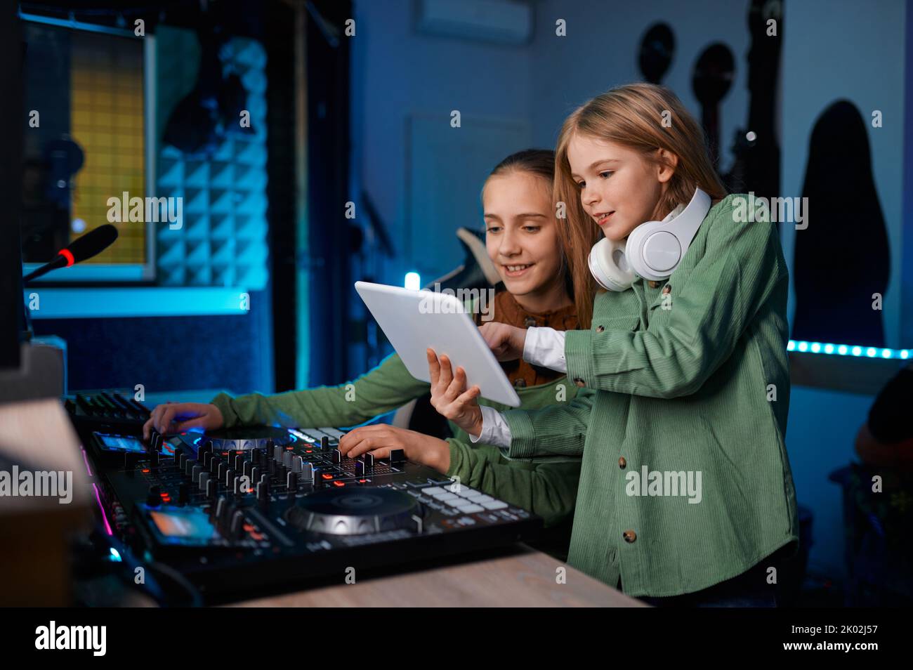Student radio station hi-res stock photography and images - Alamy