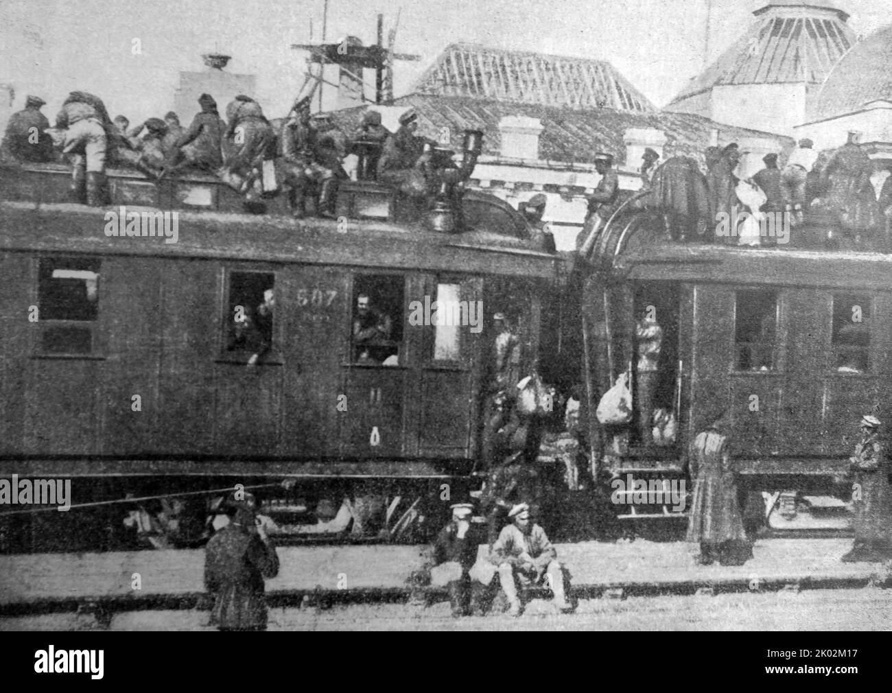 Transport disruption by revolutionaries in Russia 1917 Stock Photo - Alamy