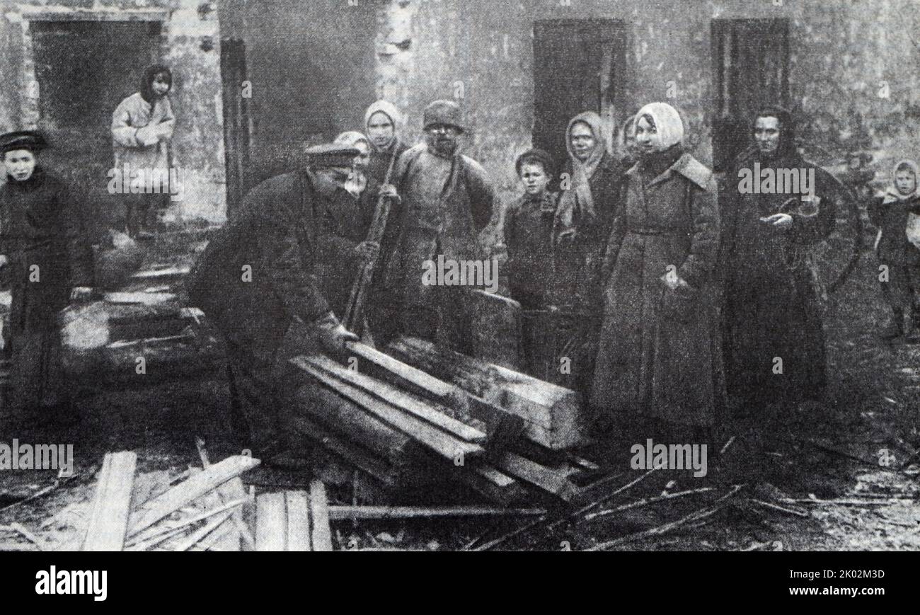 Distribution to the population of fuel logs from broken old buildings ...