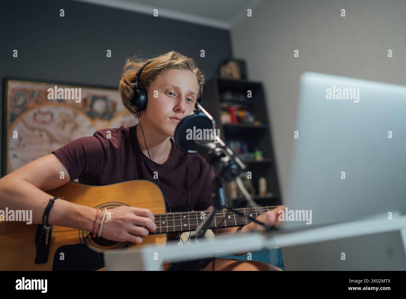 Girls And Teenage Boy Singers 2022