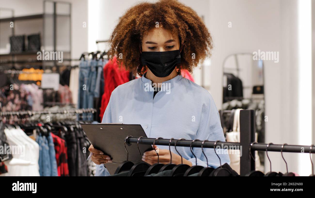 Shop worker boutique female hi-res stock photography and images - Alamy