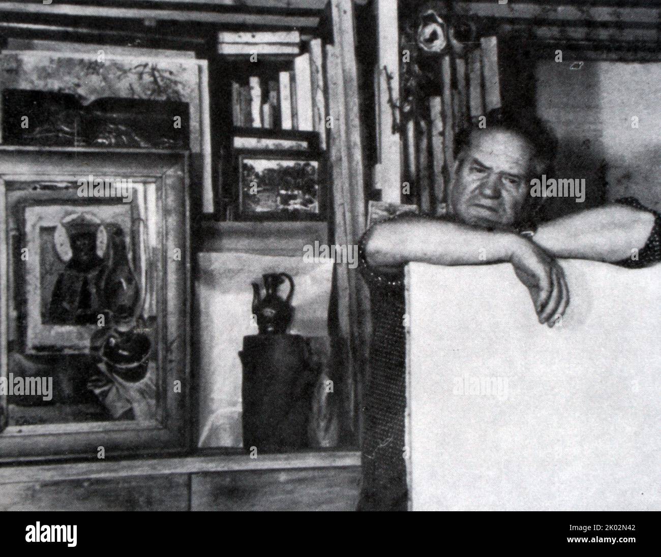 Academy of arts of the ussr hi-res stock photography and images - Alamy