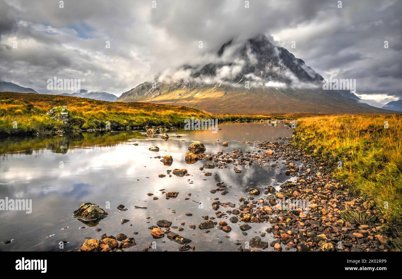 Buchaille Etive Mor in cloud Stock Photo - Alamy