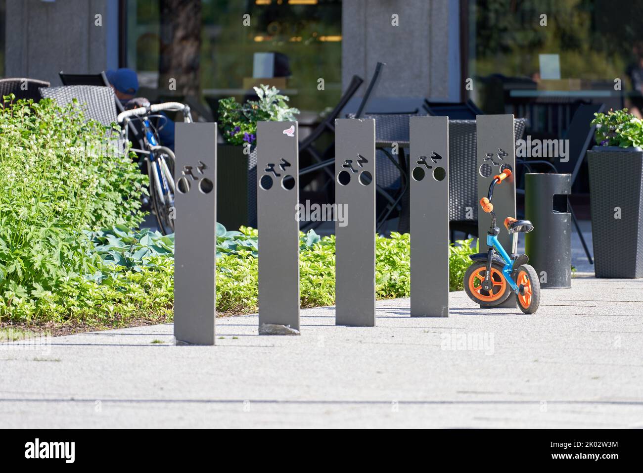 Station square parking hi-res stock photography and images - Alamy