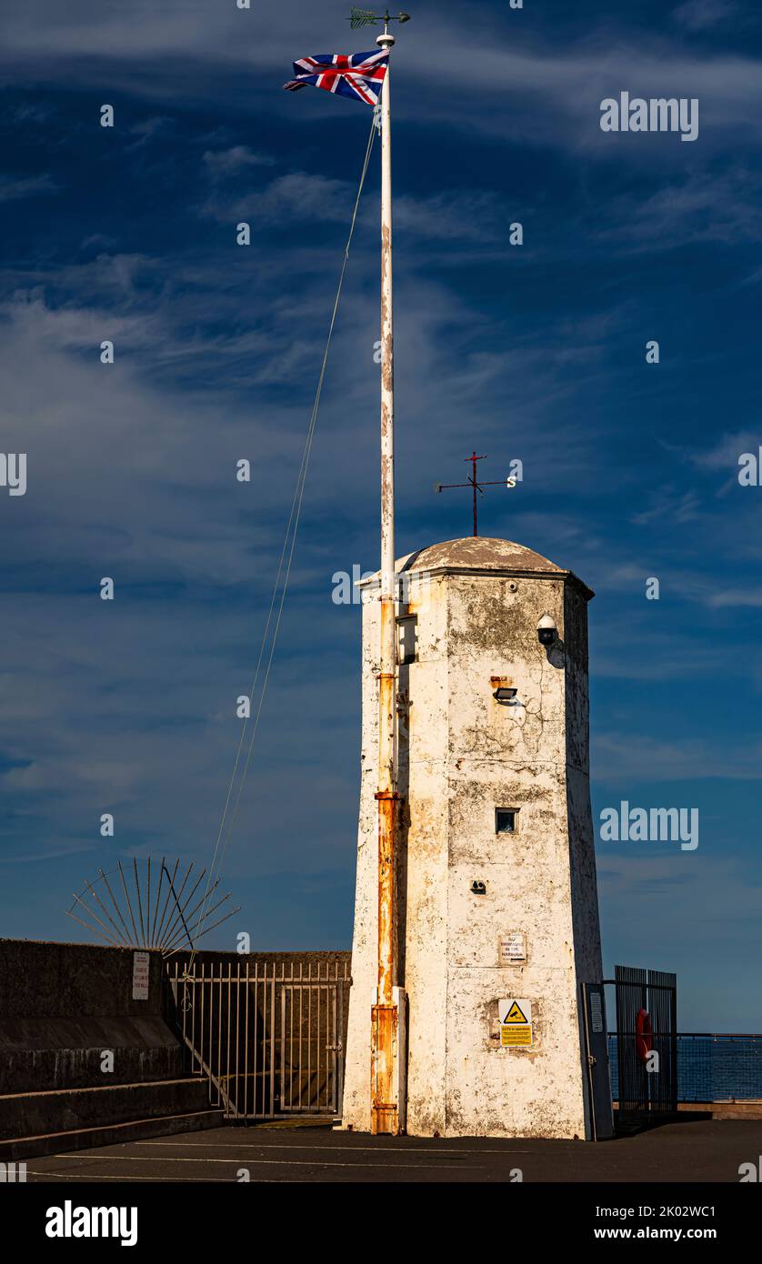 Seahouses harbor lighthouse hi-res stock photography and images - Alamy