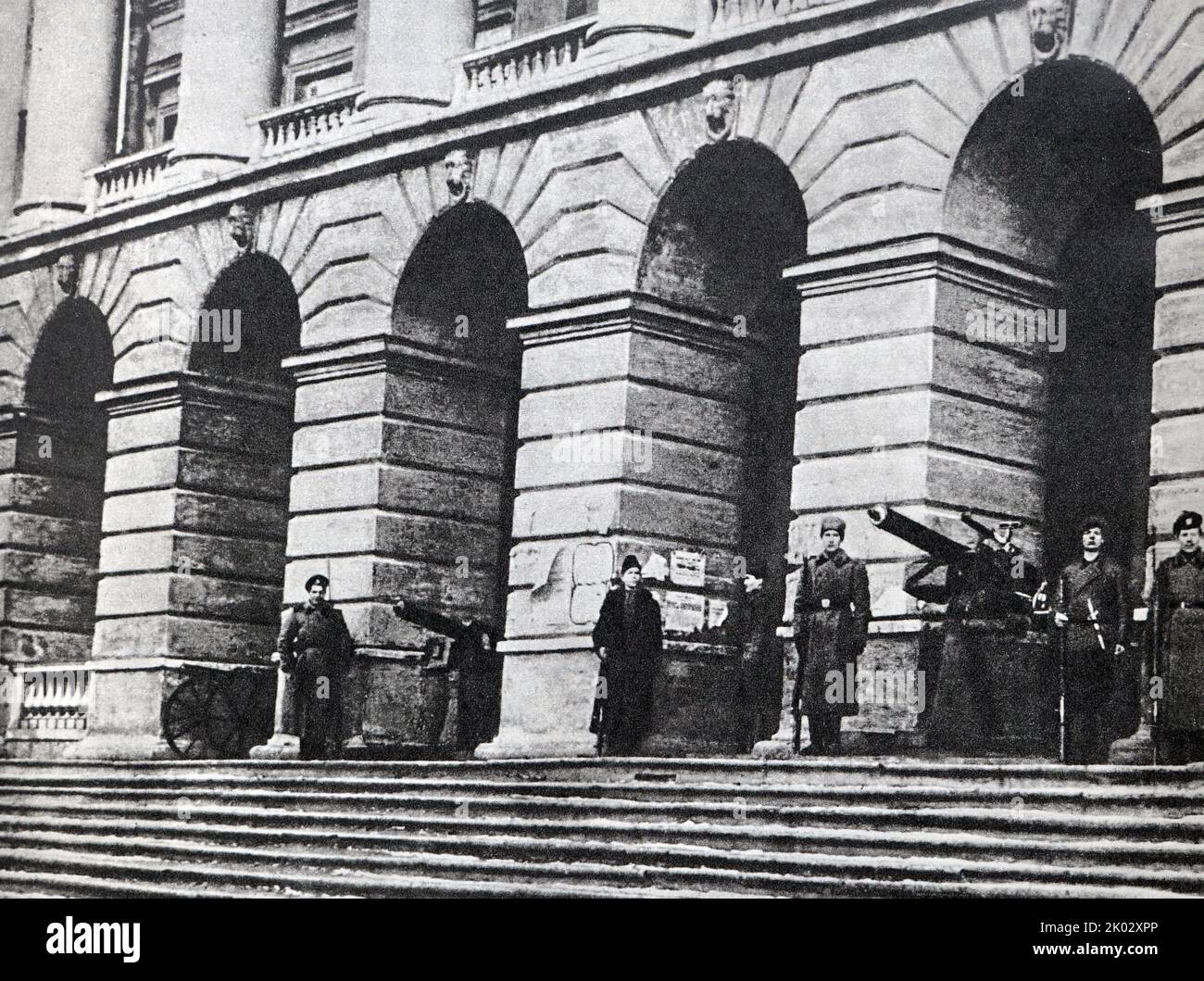 Red Guards and revolutionary soldiers guarding Smolny. Petrograd ...