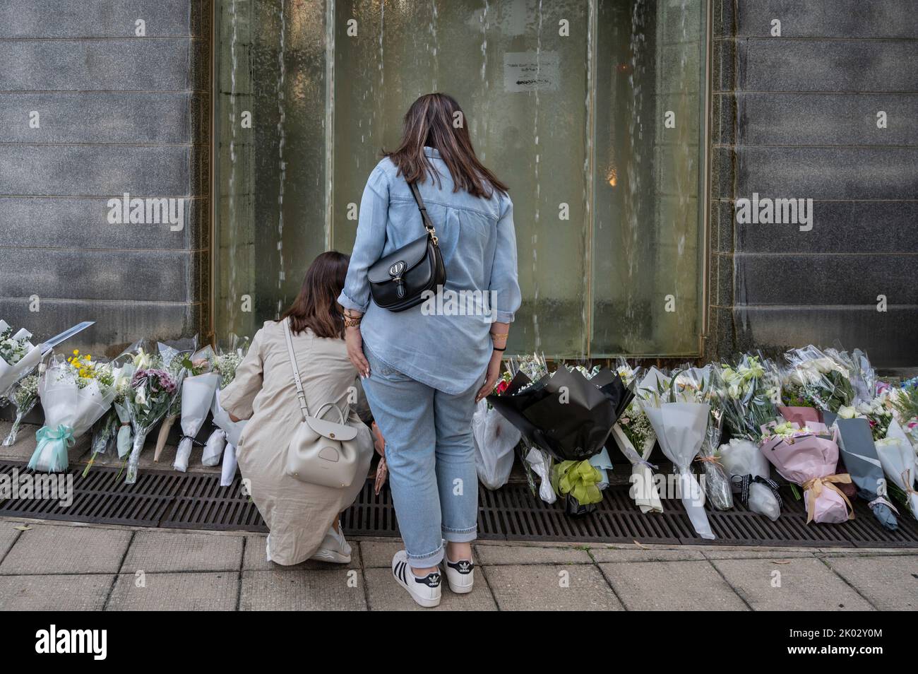Hong Kong, China. 09th Sep, 2022. Mourners place flower bouquets ...