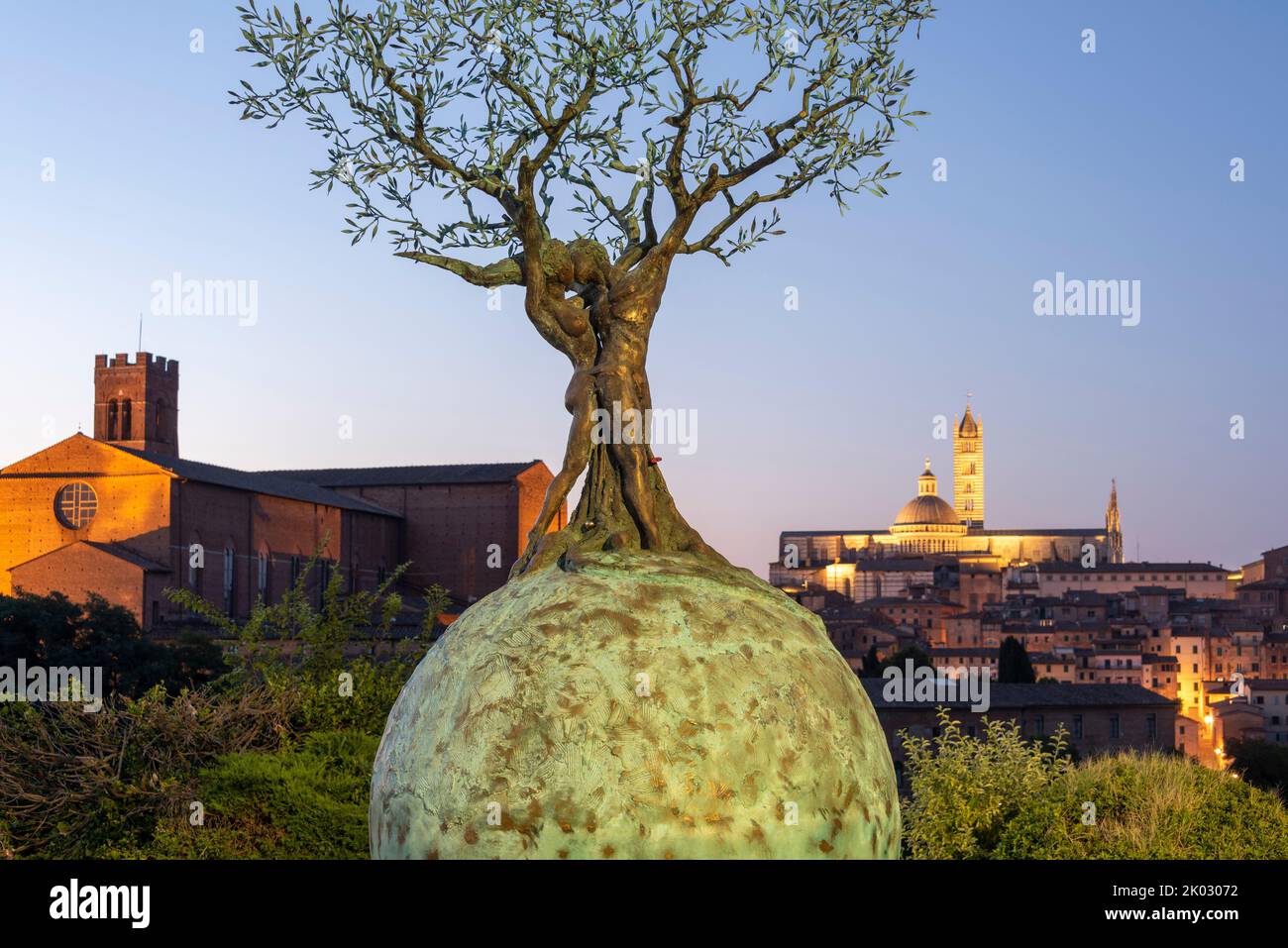Left basilica cateriniana san domencio hi-res stock photography and ...