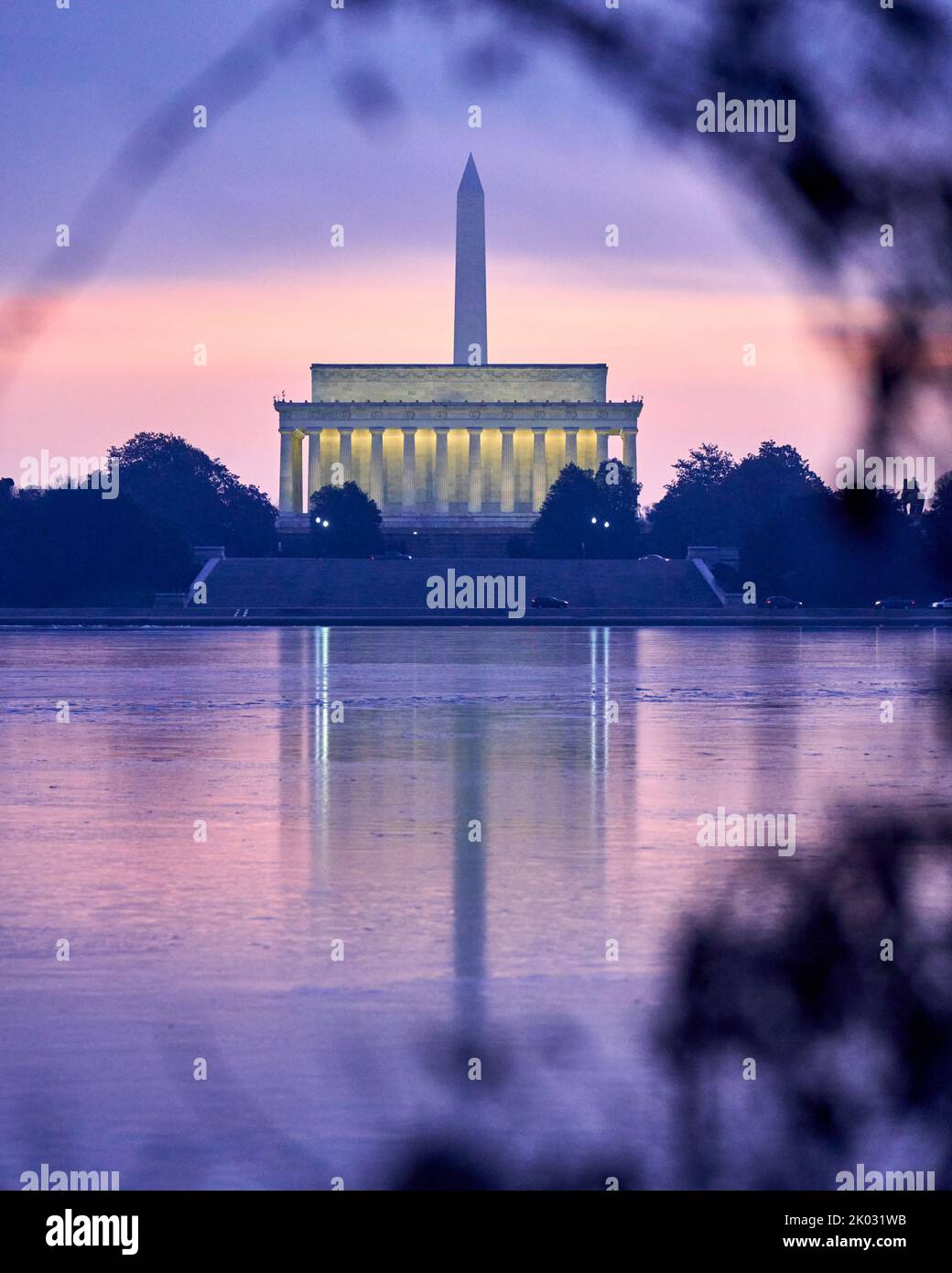 The iconic Landmark Washington Monument and Lincoln Memorial at sunrise ...