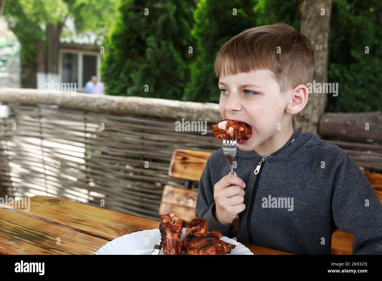 Spicy chicken wings face hi-res stock photography and images - Alamy